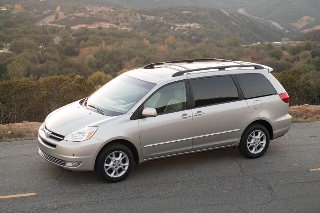 What Kind of Oil Does a 2005 Toyota Sienna Take? Oil Capacity, Change ...