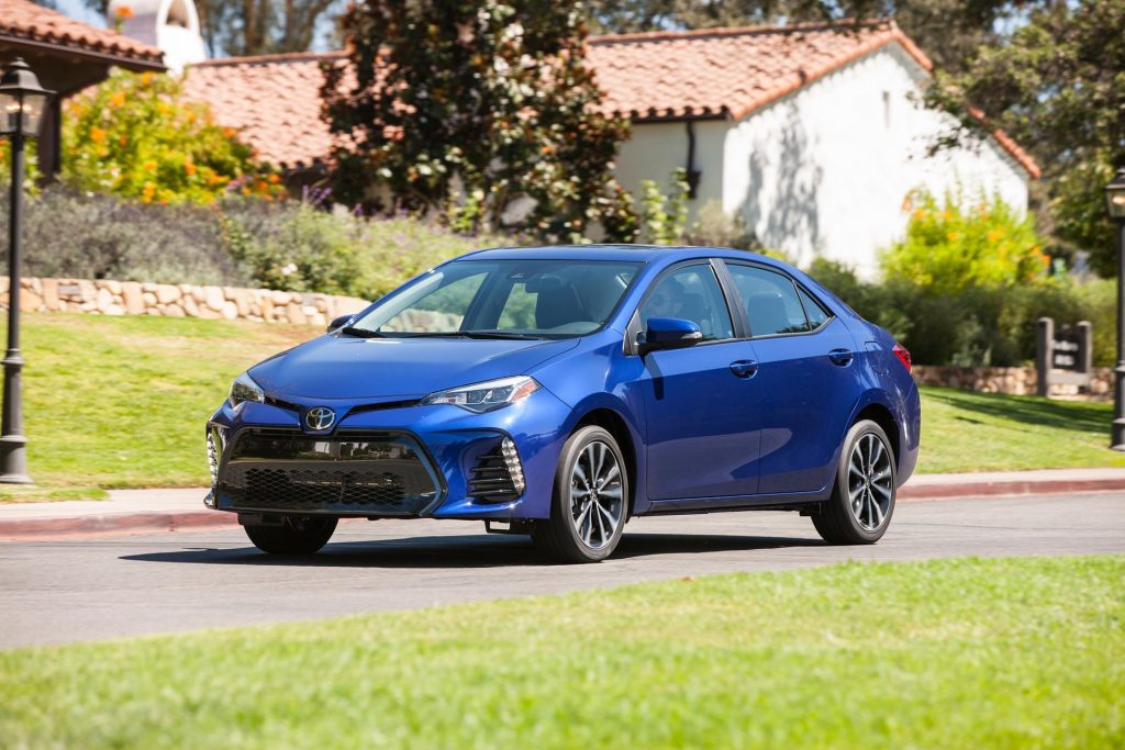 What Kind of Oil Does a 2017 Toyota Corolla Take? Oil Capacity, Change ...